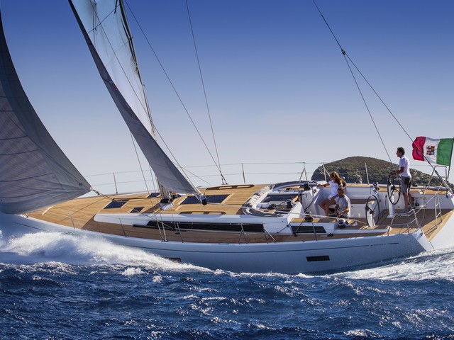 Charter Sailing boat Grand Soleil 43 in Port de La Trinite, La Trinité-sur-Mer | Sailogy