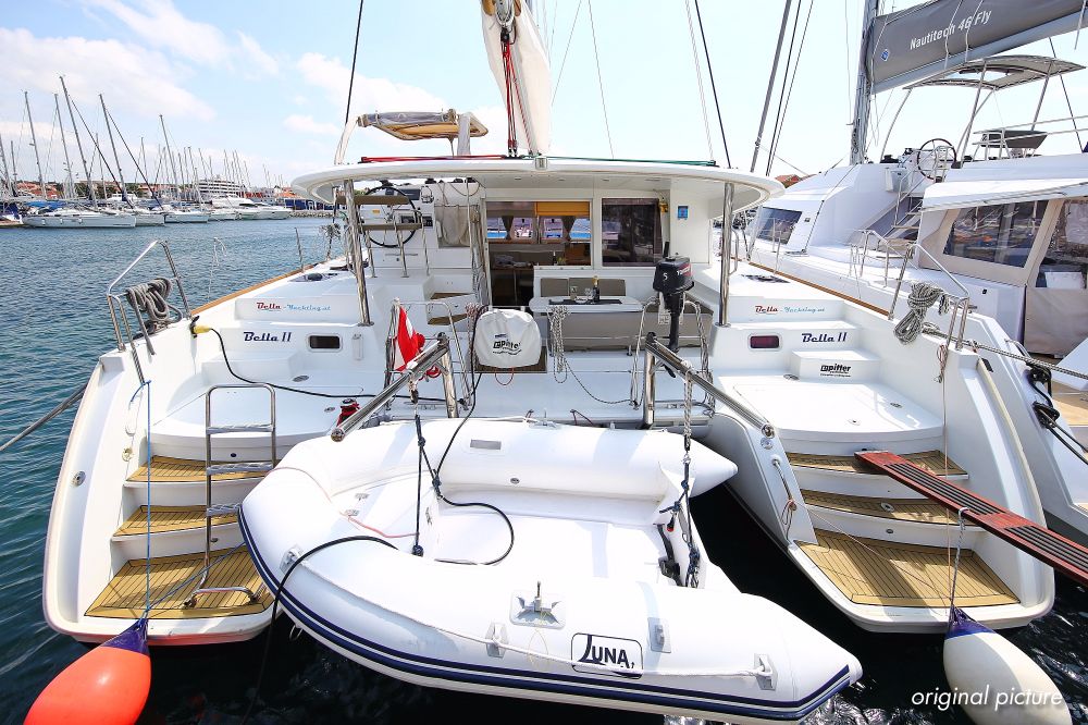 Charter Catamaran Lagoon 400 in Volos Marina, Volos | Sailogy