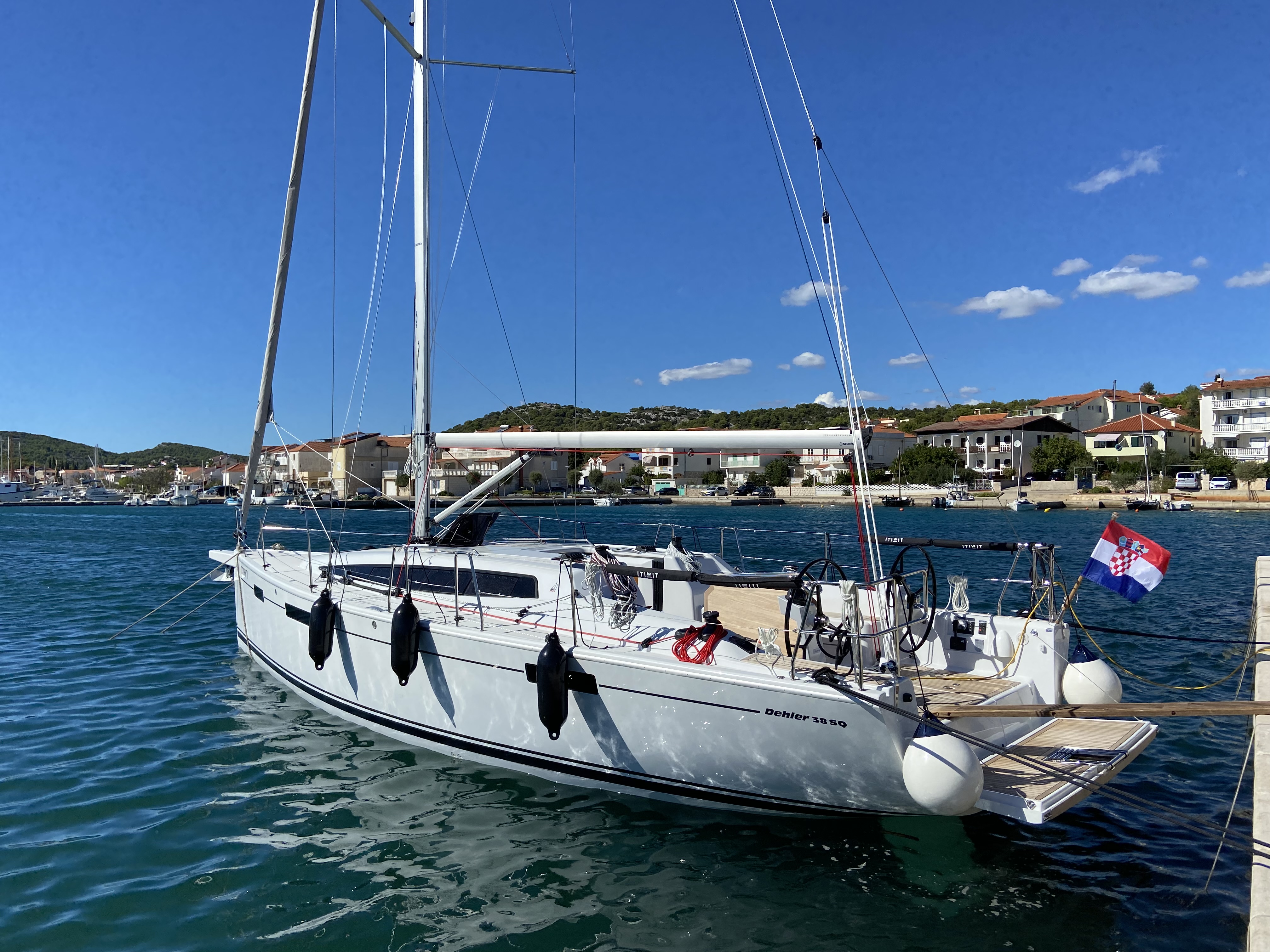 Mieten Sie Segelyacht Dehler 38 SQ ab ACI Marina Jezera, Murter ...