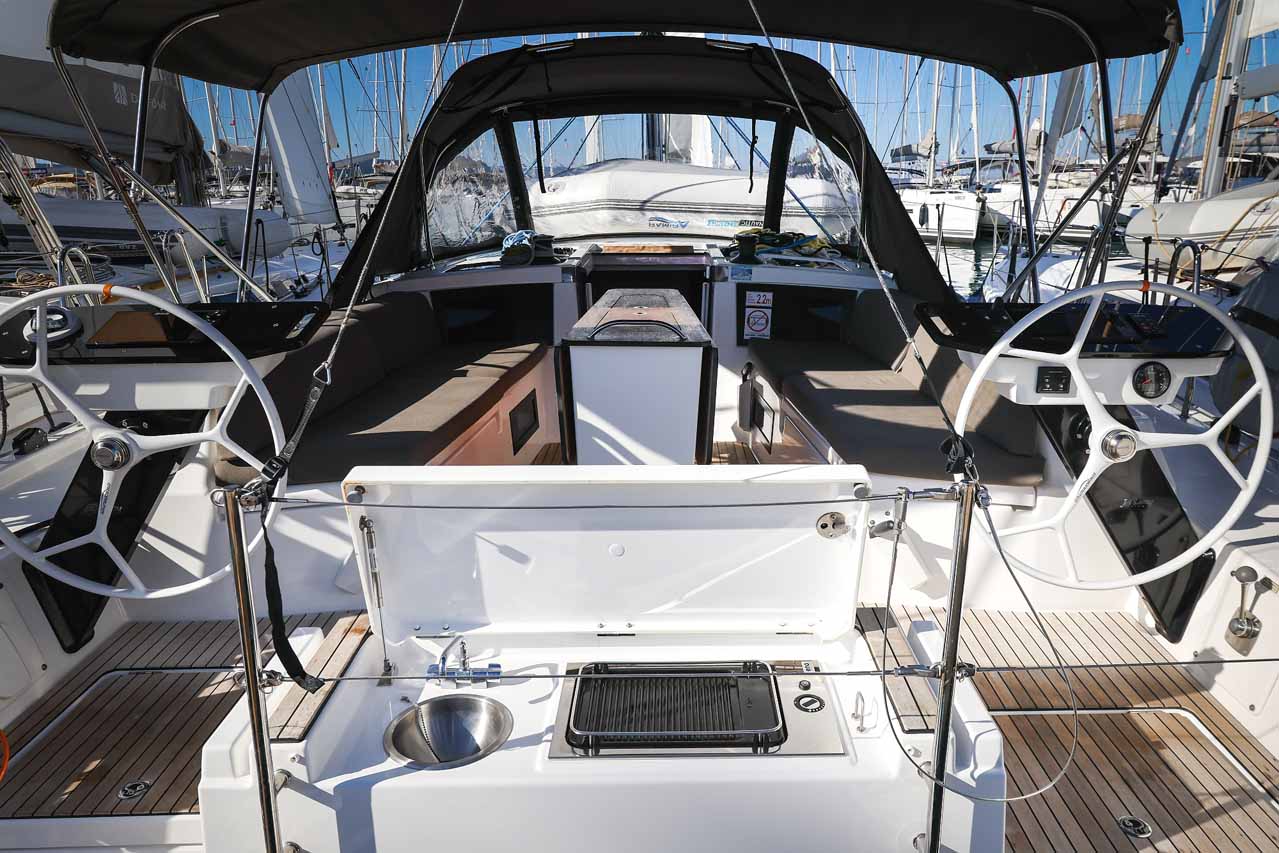 Charter Sailing boat Dufour 41 in ACI Marina Jezera, Murter | Sailogy